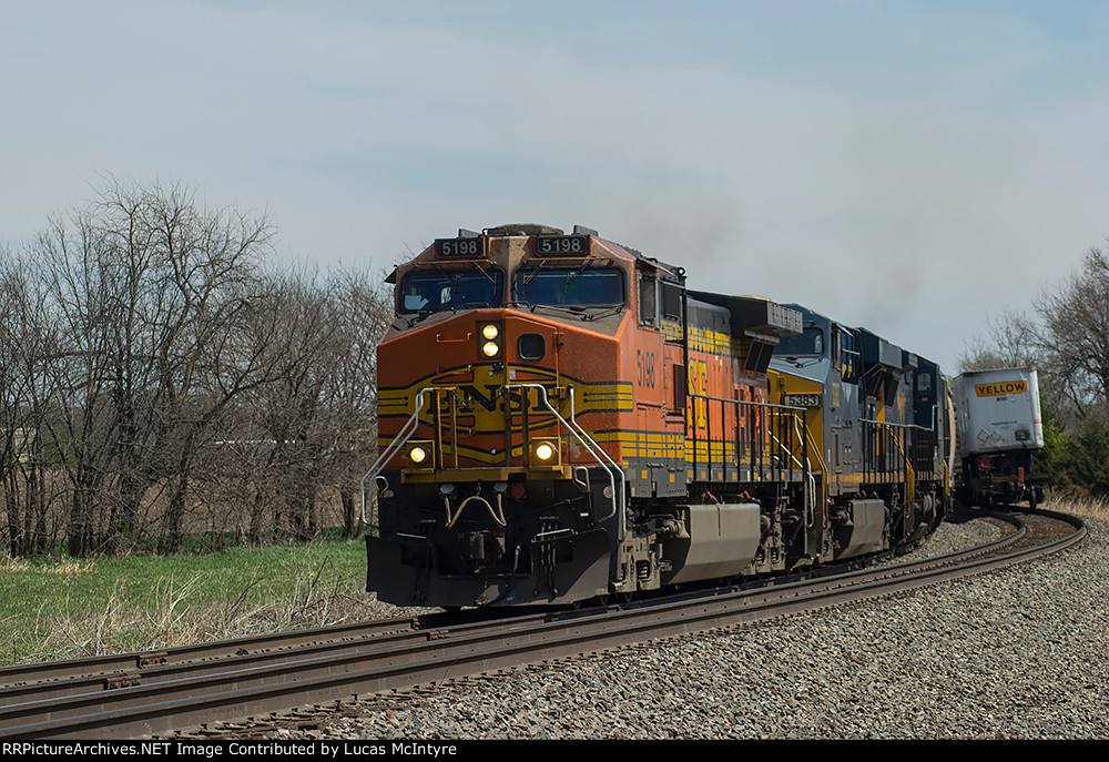 BNSF 5198 westbound BNSF manifest train